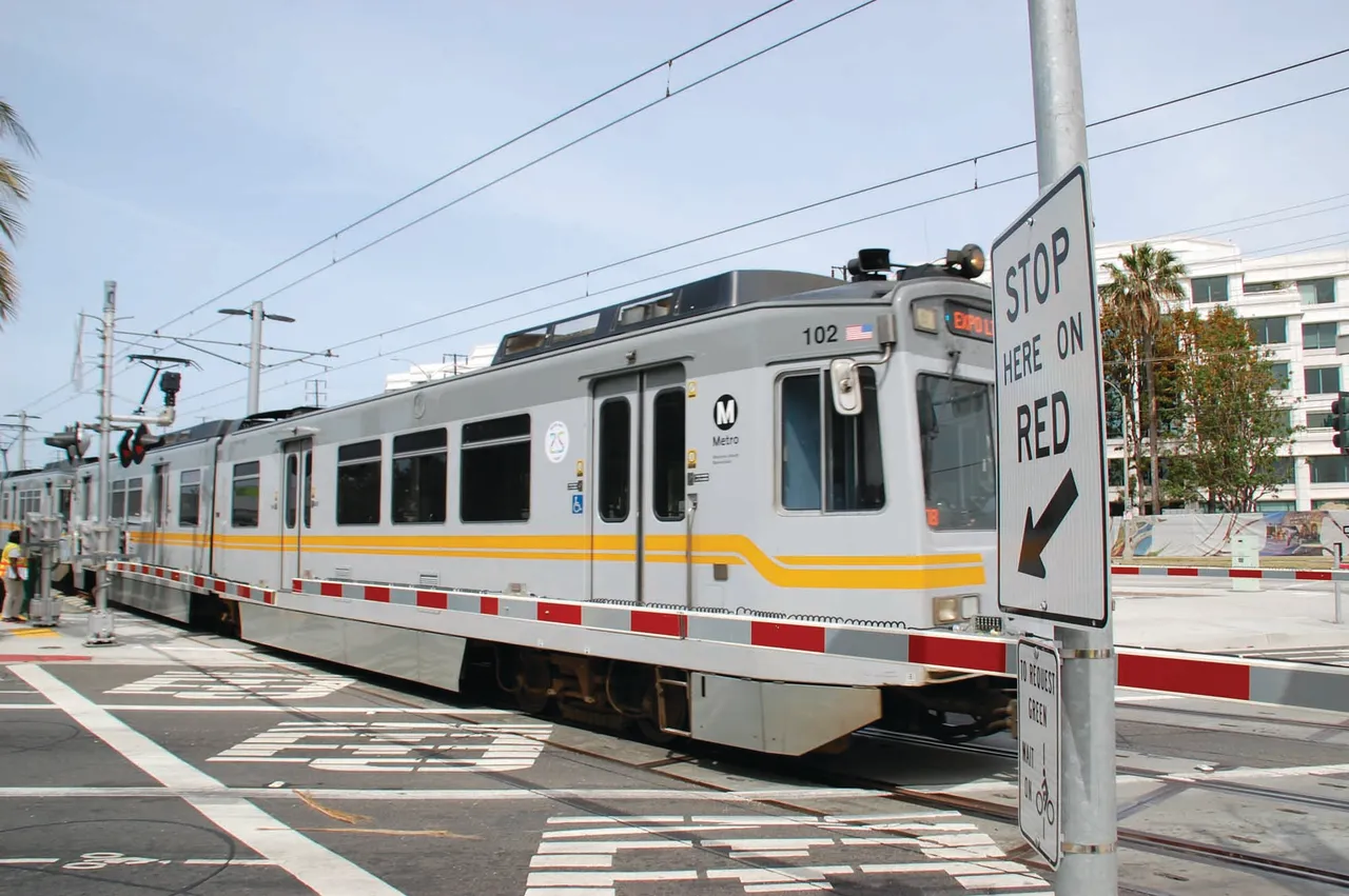 Train kills pedestrian near 17th Street station
